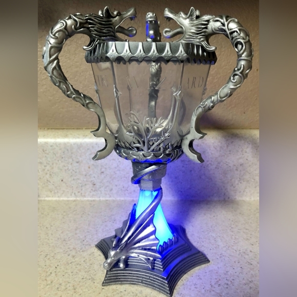 Warner Bros. | Accents | Universal Studios Wizarding World Harry Potter ...